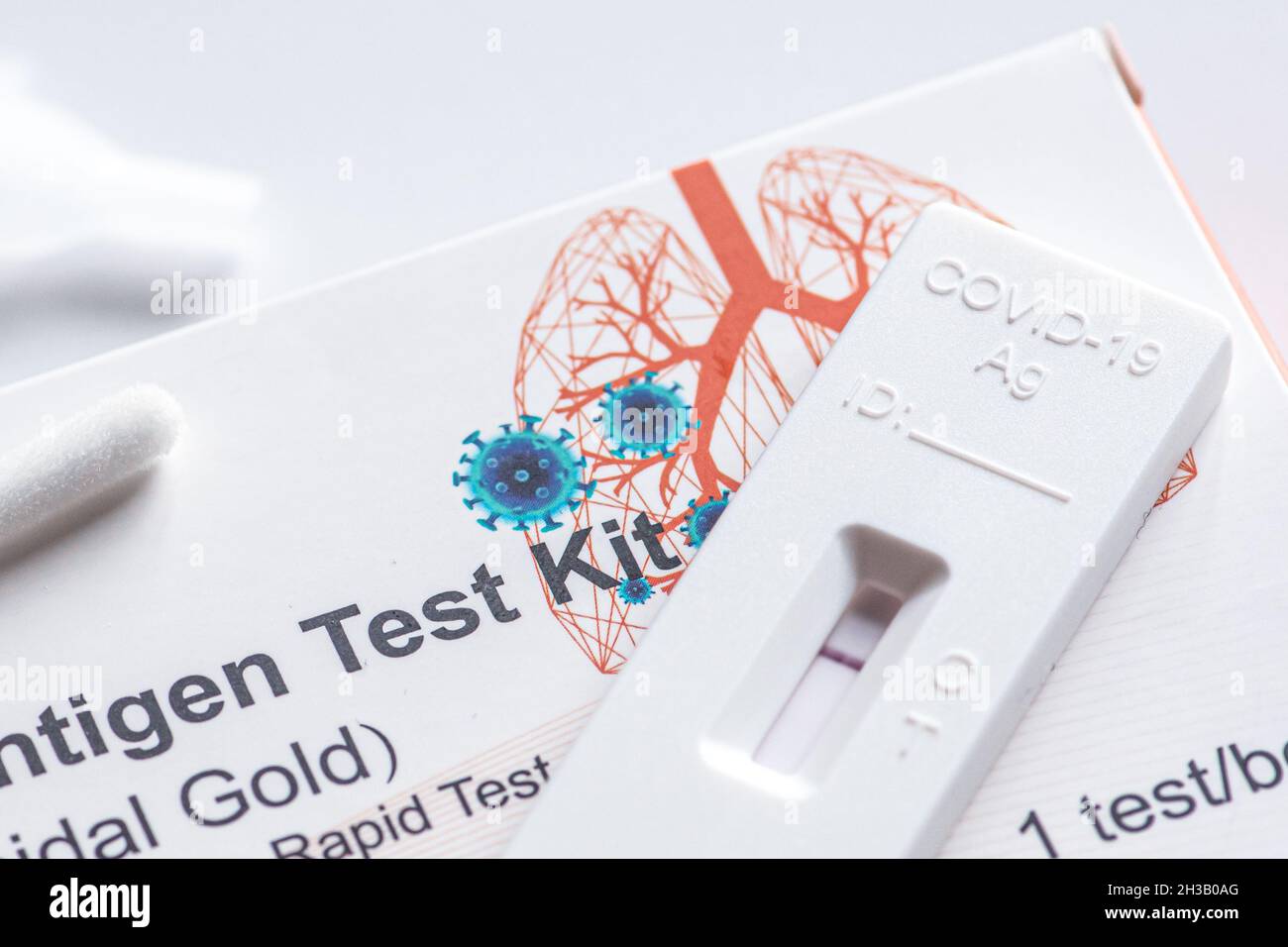 Negative Covid-19 antigen test kit, one step coronavirus antigen rapid ...