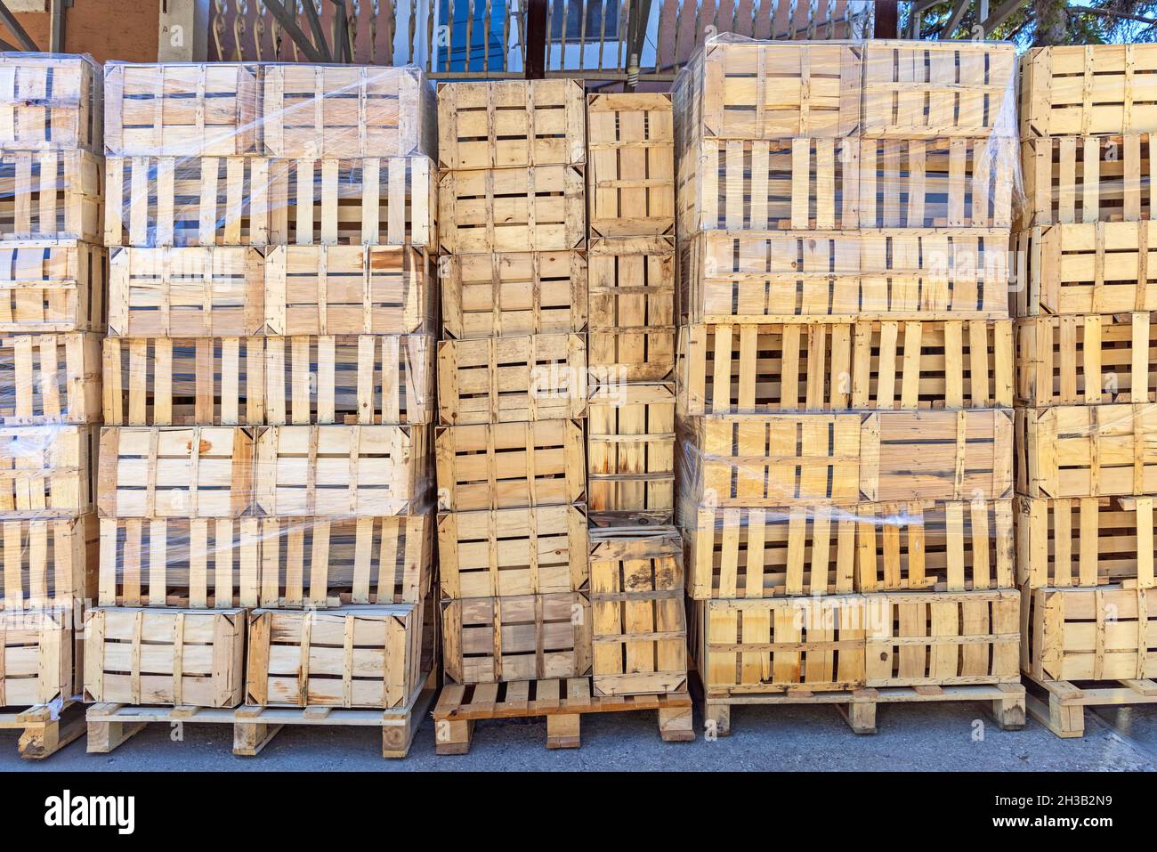 Stacked wooden crates hi-res stock photography and images - Alamy