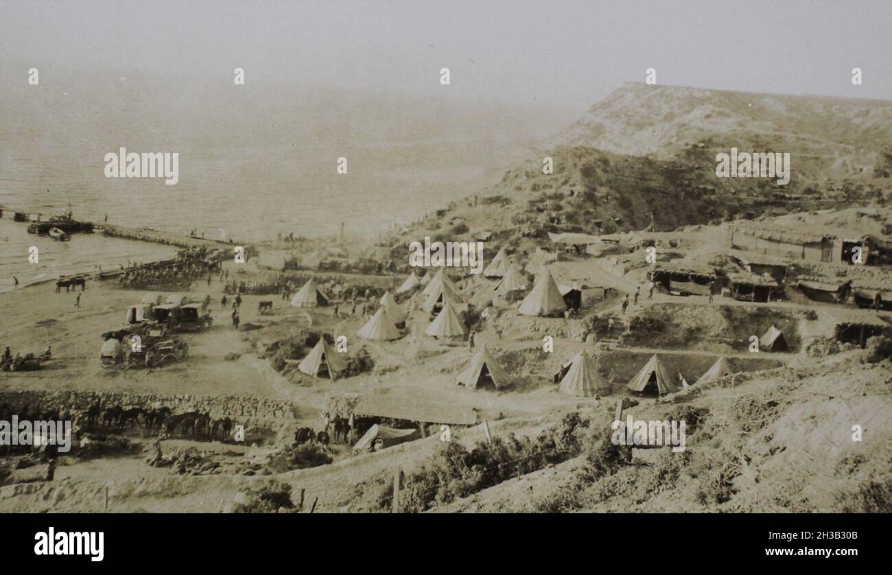 Australian and New Zealand Troops at Gallipoli in WW1, 1915 Stock Photo ...