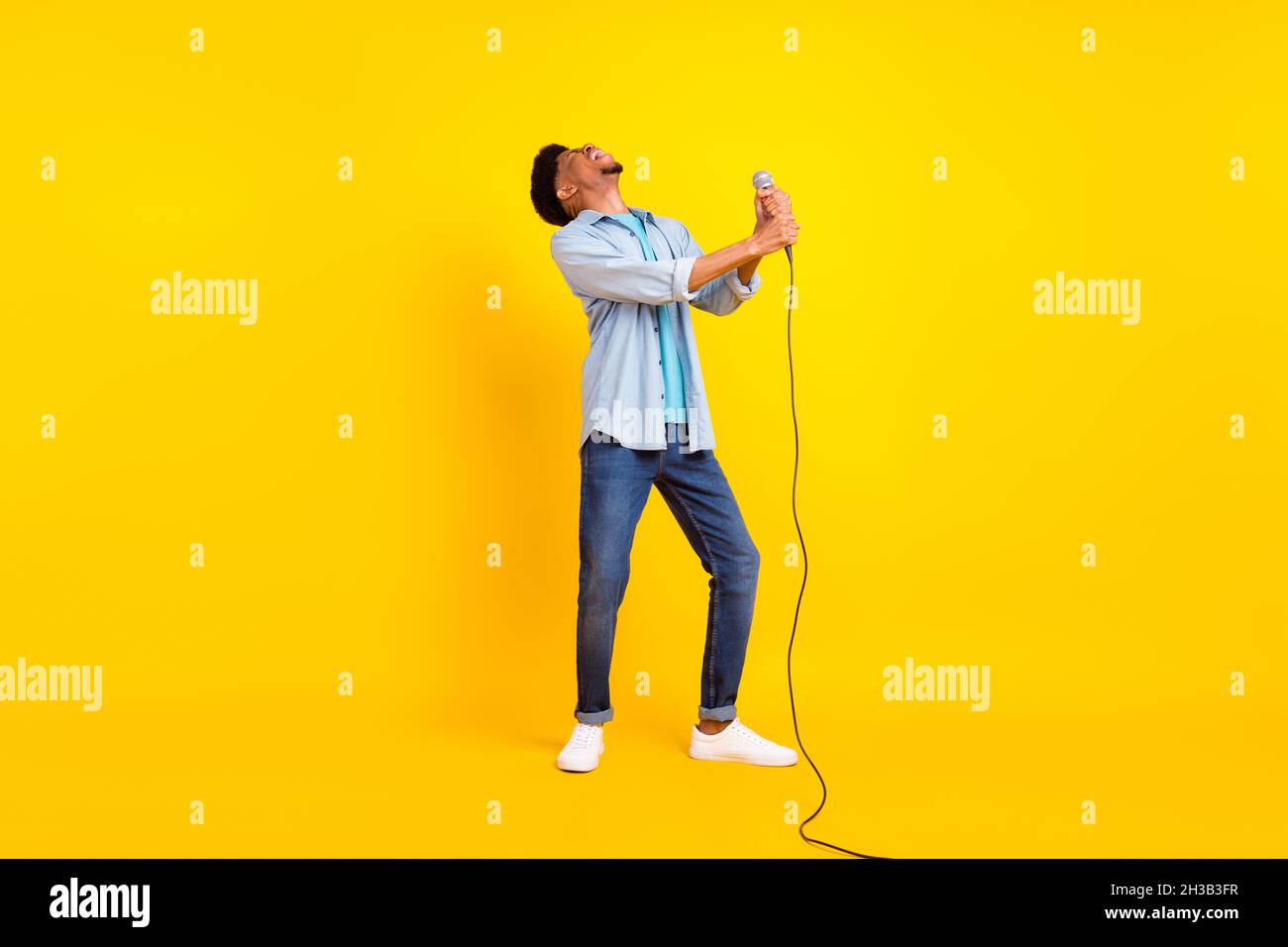 Side profile young man singing hi-res stock photography and images - Alamy