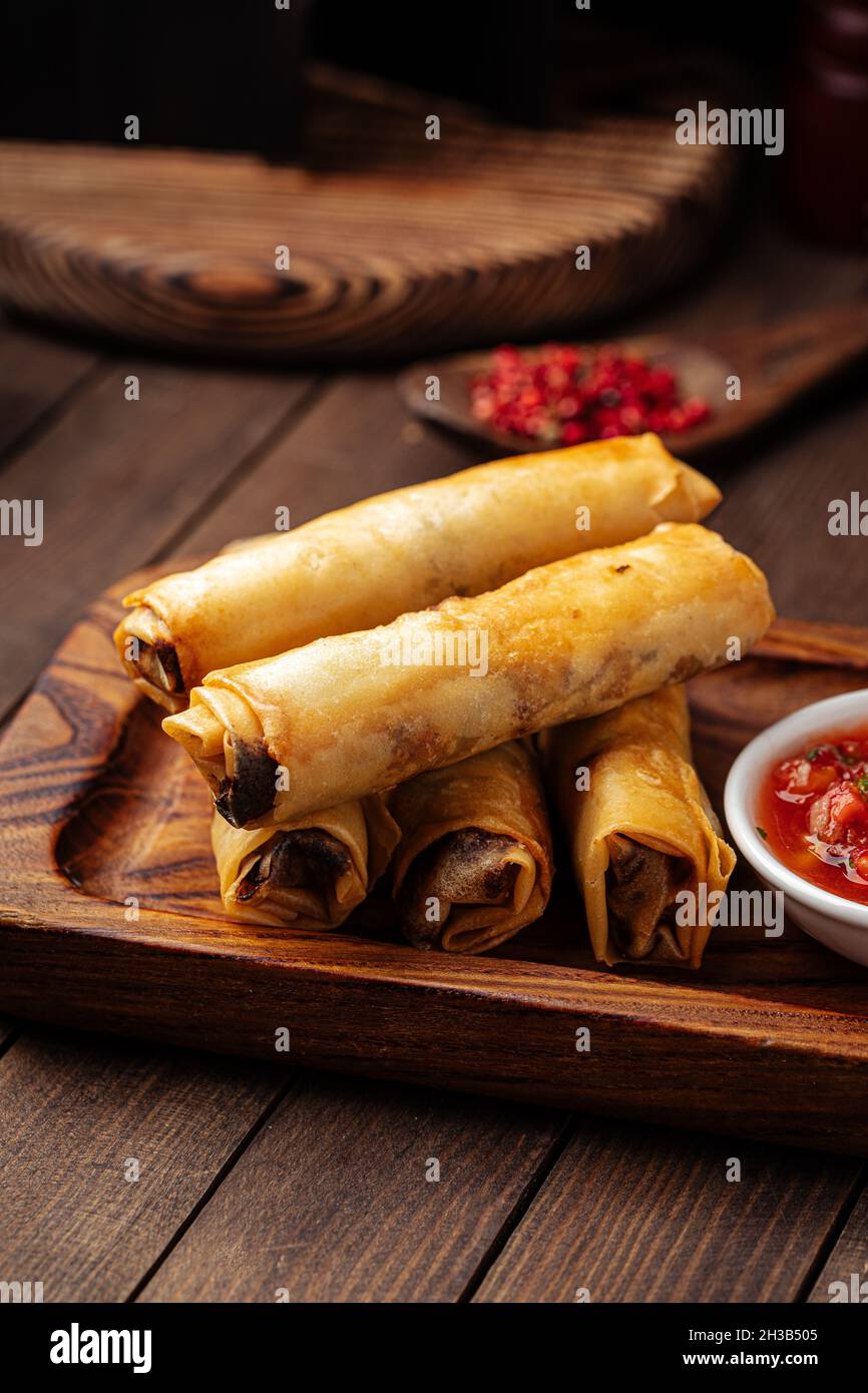 Spring rolls with salsa sauce Stock Photo - Alamy
