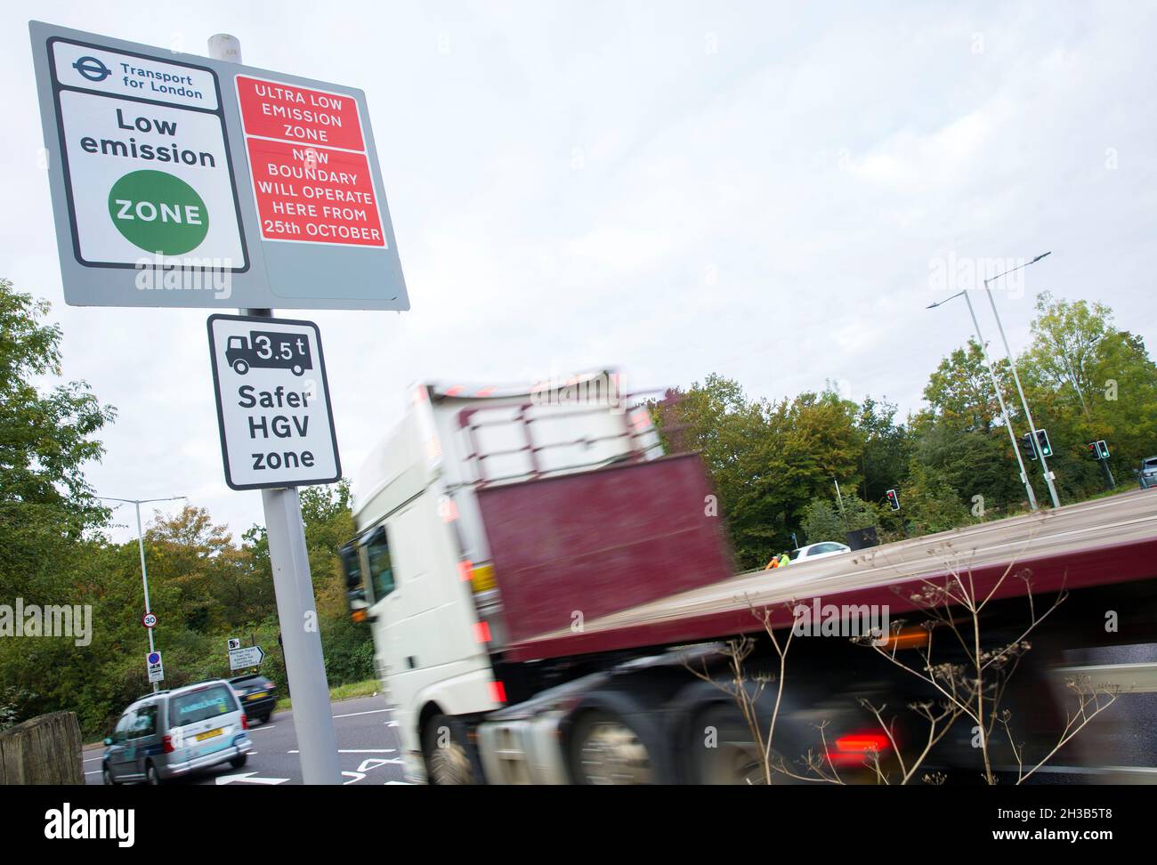Sign motorist hi-res stock photography and images - Alamy