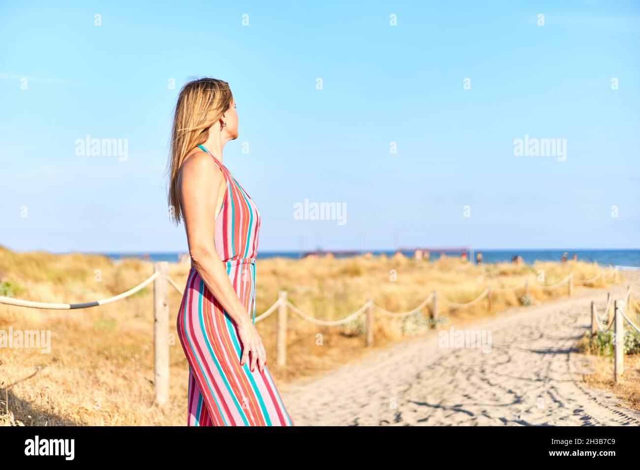 Middle age woman beach hi-res stock photography and images - Alamy