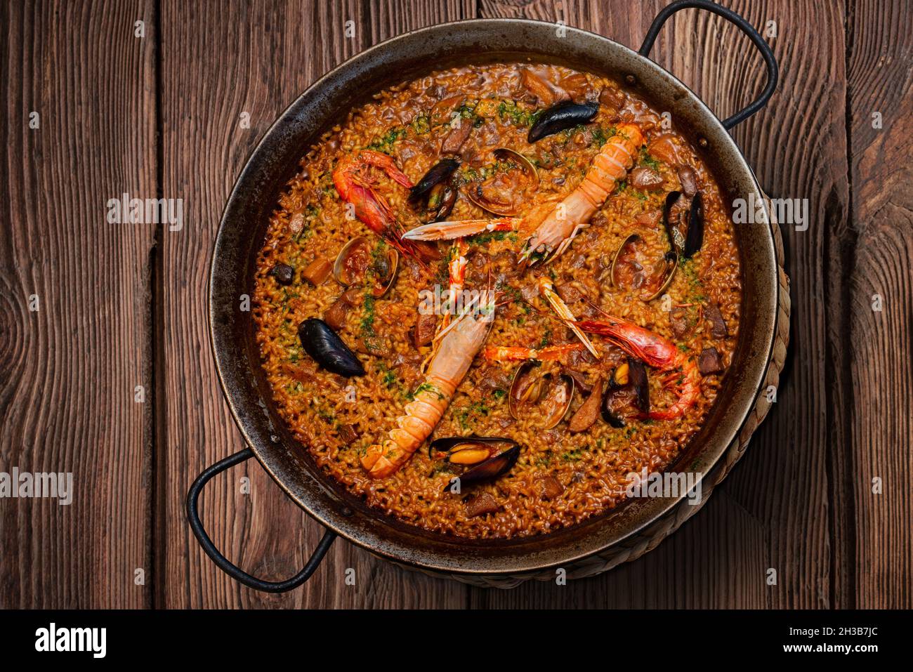 Seafood paella on rustic wood Stock Photo - Alamy