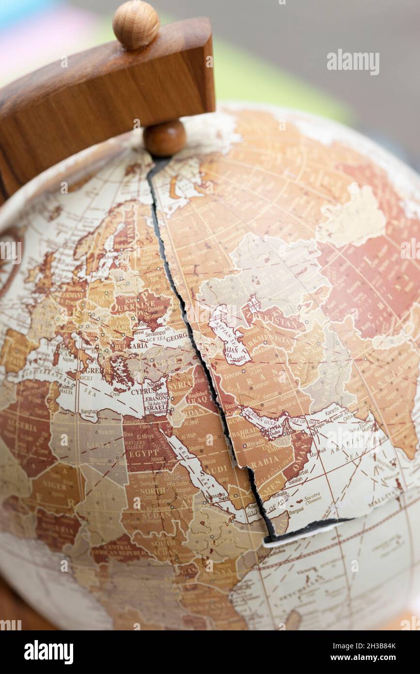 Broken map hi-res stock photography and images - Alamy