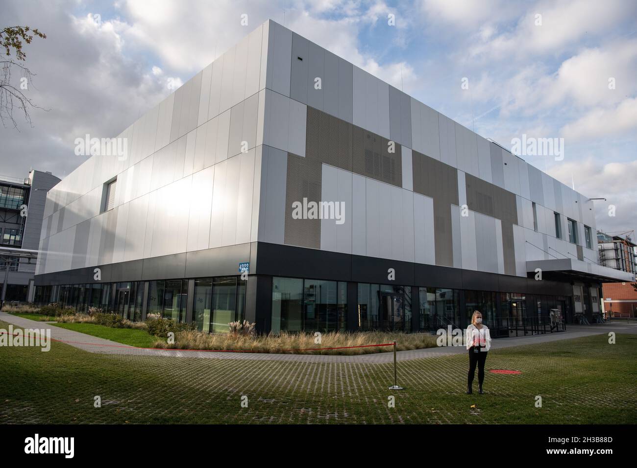 Ingelheim, Germany. 27th Oct, 2021. Exterior view of the new tablet ...
