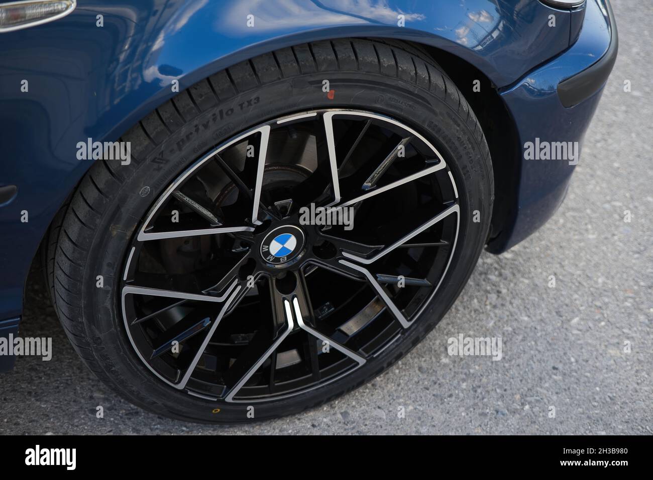 Closeup blue alloy wheel wheels hi-res stock photography and images - Alamy