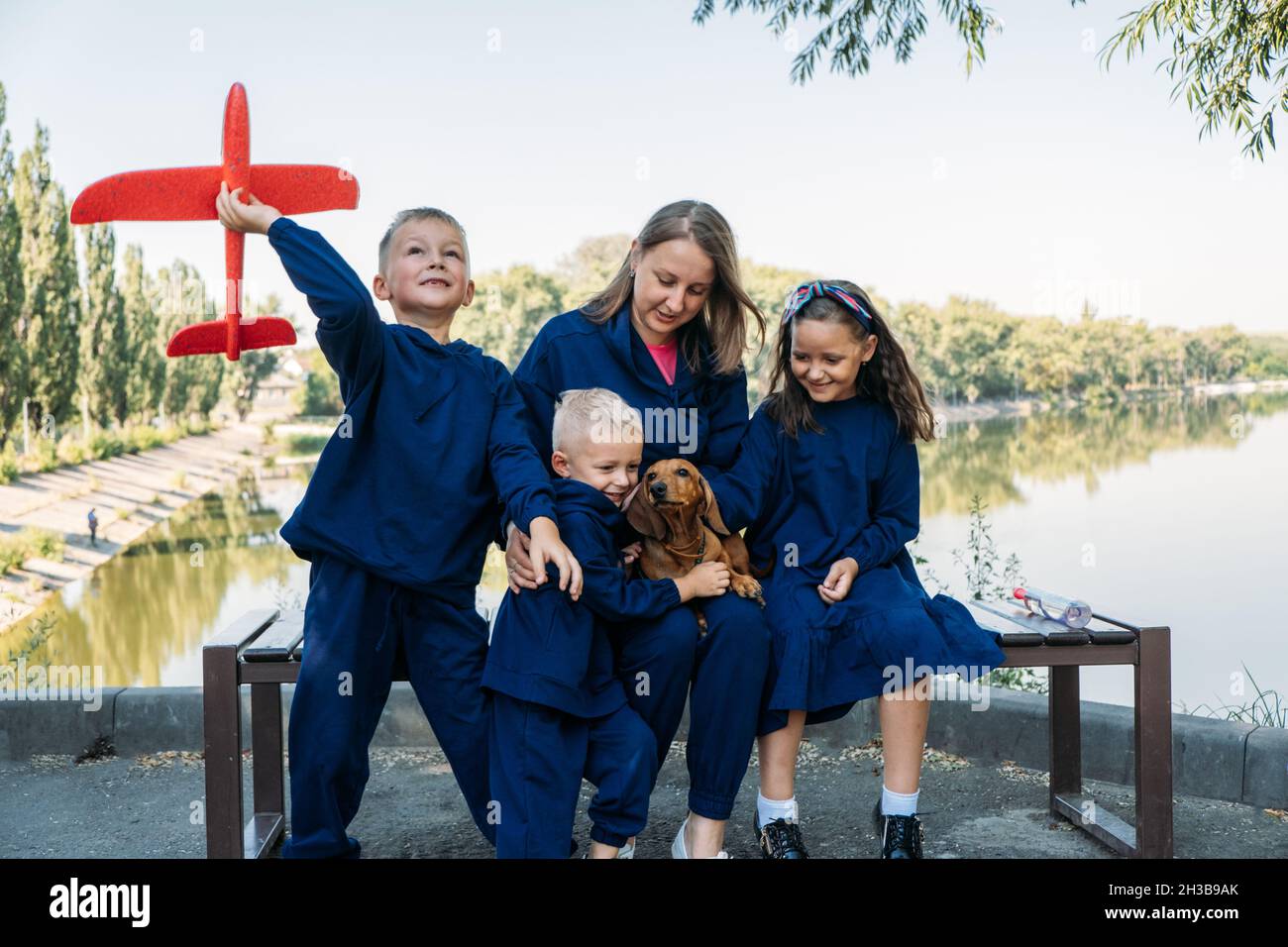 Large Family Parenting, Single Mom with large family. Single mum and ...