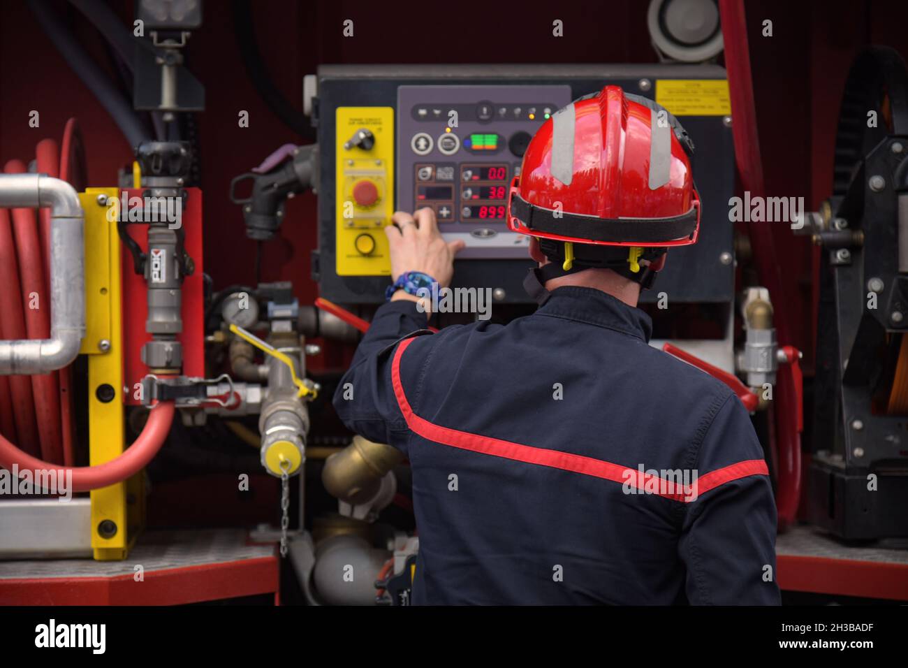 Firefighter training simulation hi-res stock photography and images - Alamy