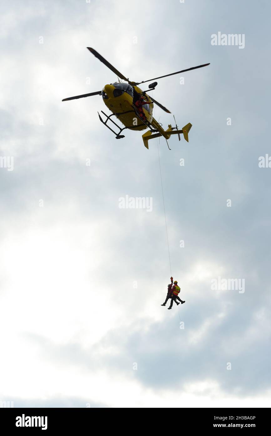 Helicopter evacuation training hi-res stock photography and images - Alamy