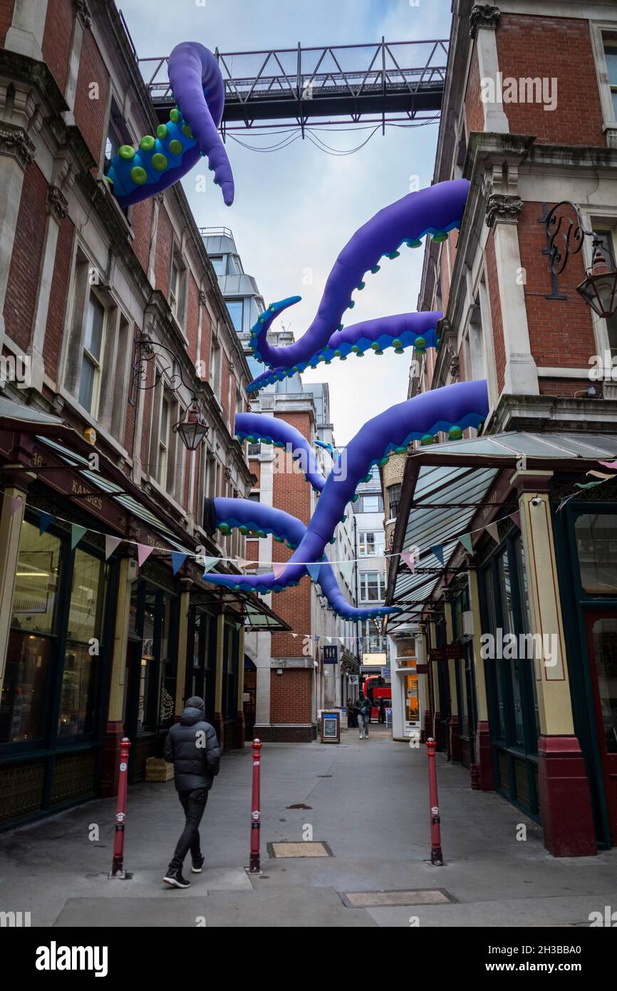 Inflatable octopus hi-res stock photography and images - Alamy