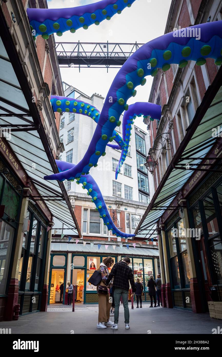 Inflatable octopus hi-res stock photography and images - Alamy