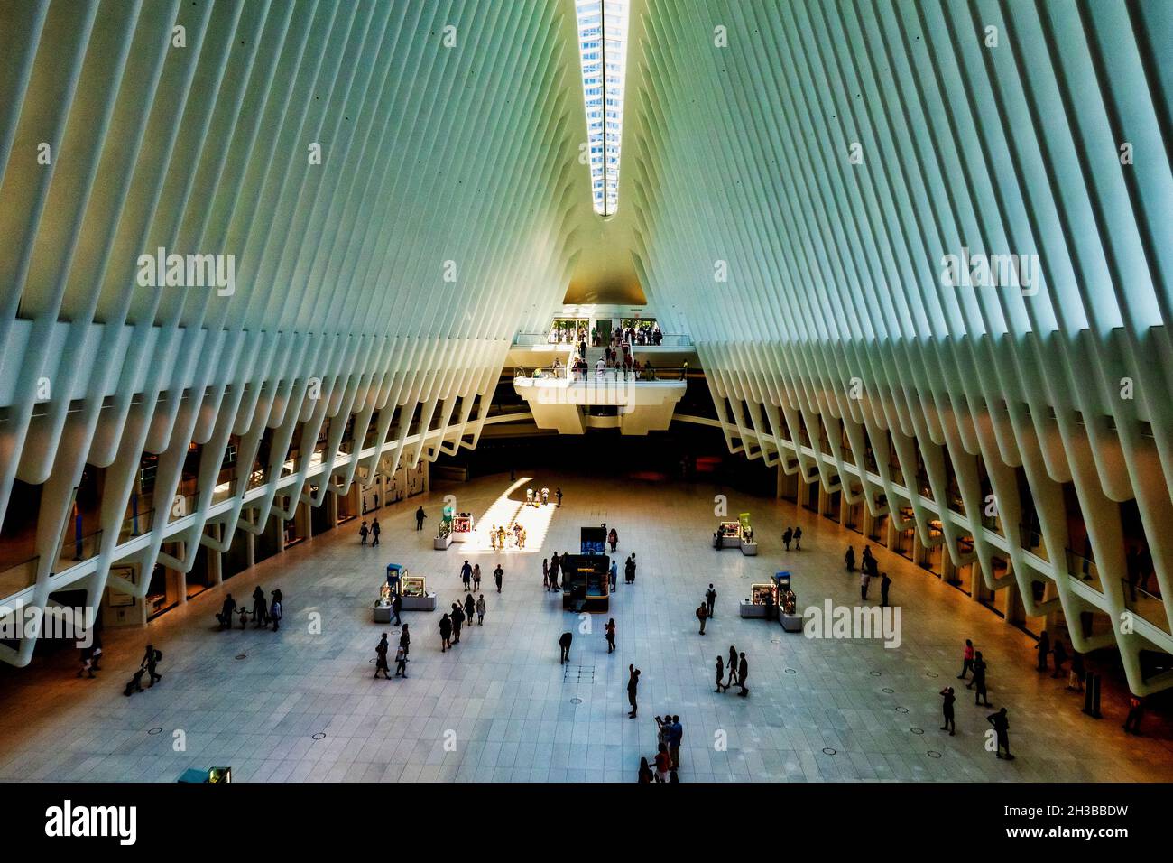 Oculus building at the World Trade Center PATH station, in New York ...