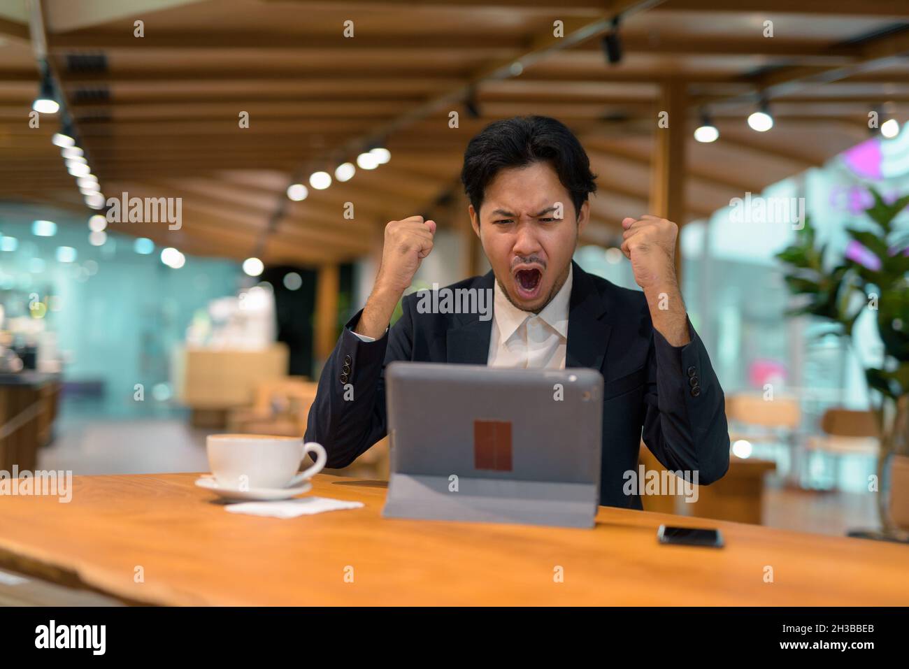 Restaurant manager angry hi-res stock photography and images - Alamy