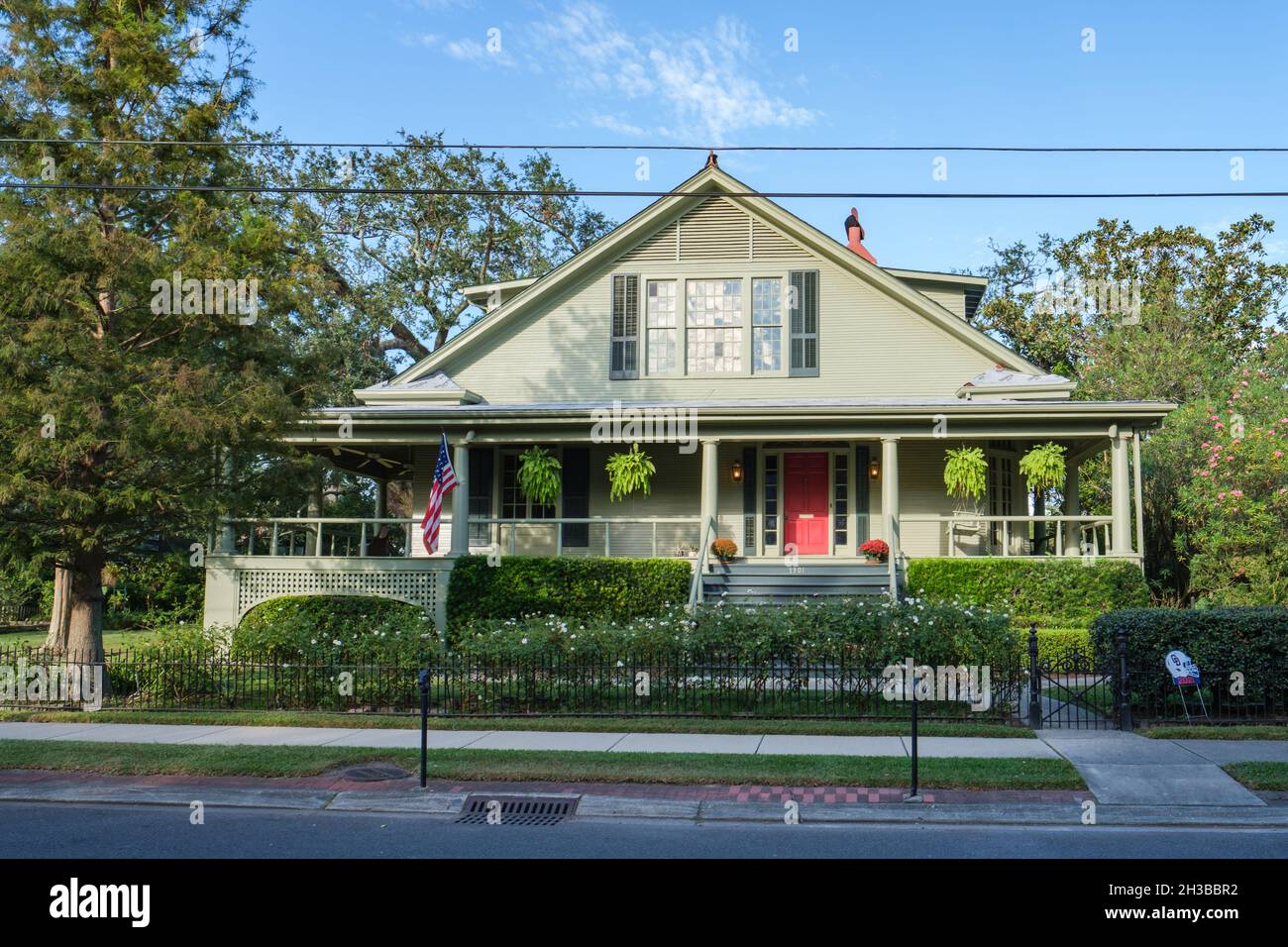Mansion wraparound porch hi-res stock photography and images - Alamy