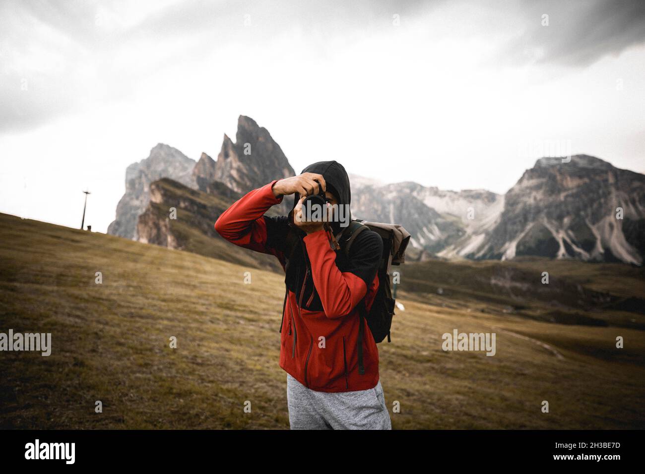 Rainy jacket hiking hi-res stock photography and images - Alamy