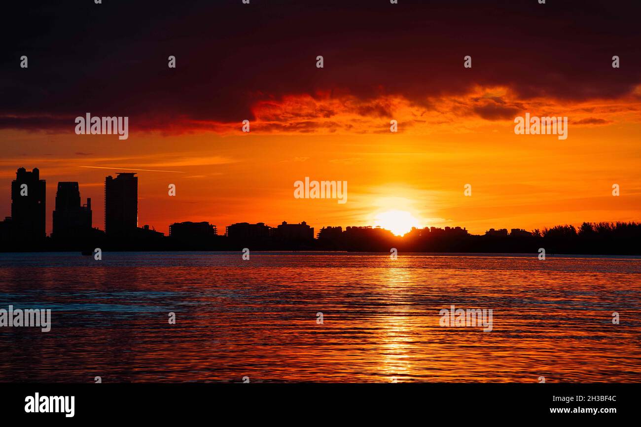 Florida sky orange hi-res stock photography and images - Alamy