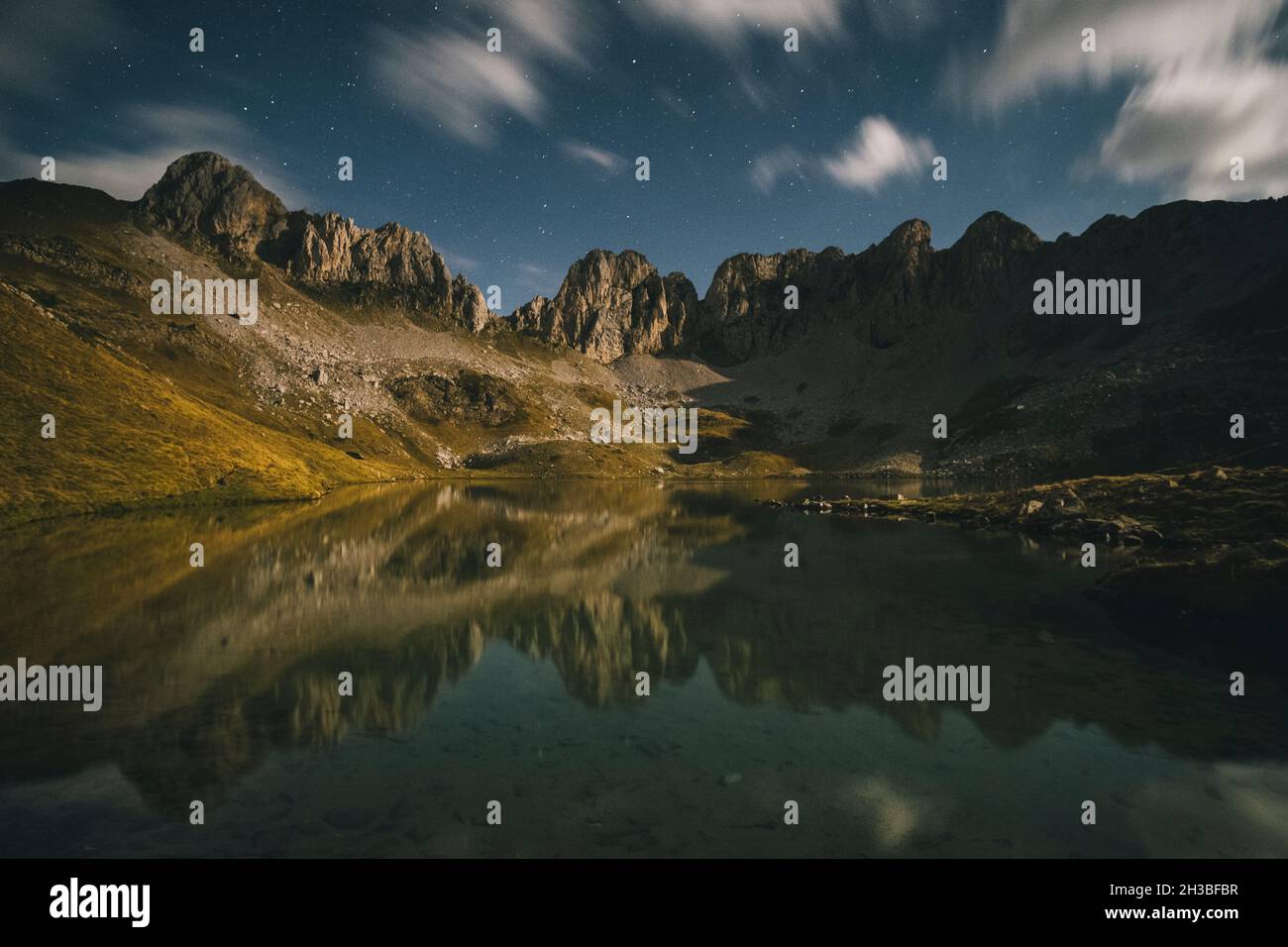 Stars reflection lake hi-res stock photography and images - Alamy