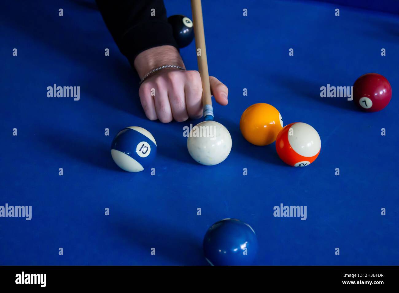 Hand snooker balls hi-res stock photography and images - Alamy