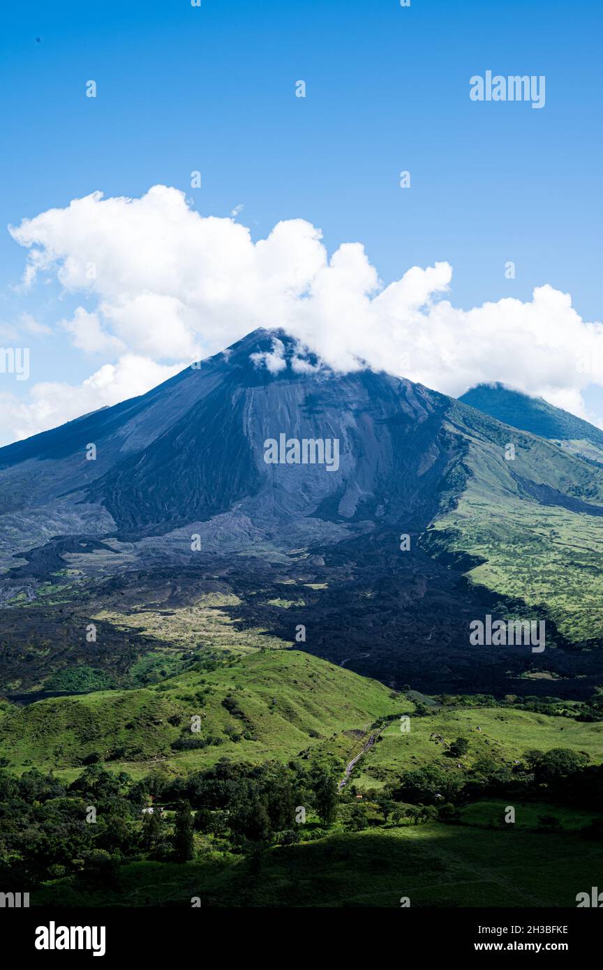 Volcan de pacaya hi-res stock photography and images - Alamy