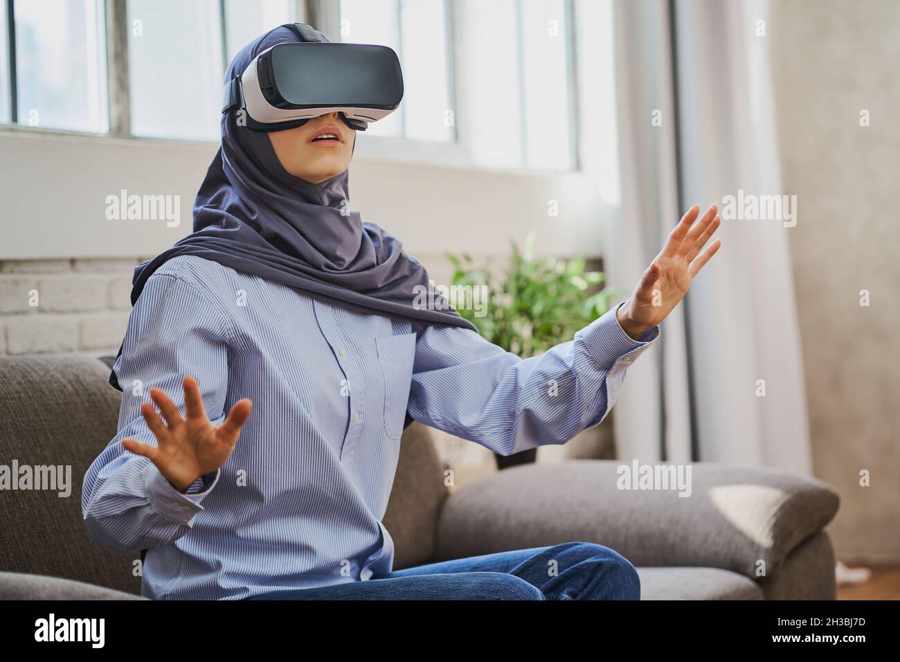 Using vr headset on couch hi-res stock photography and images - Alamy
