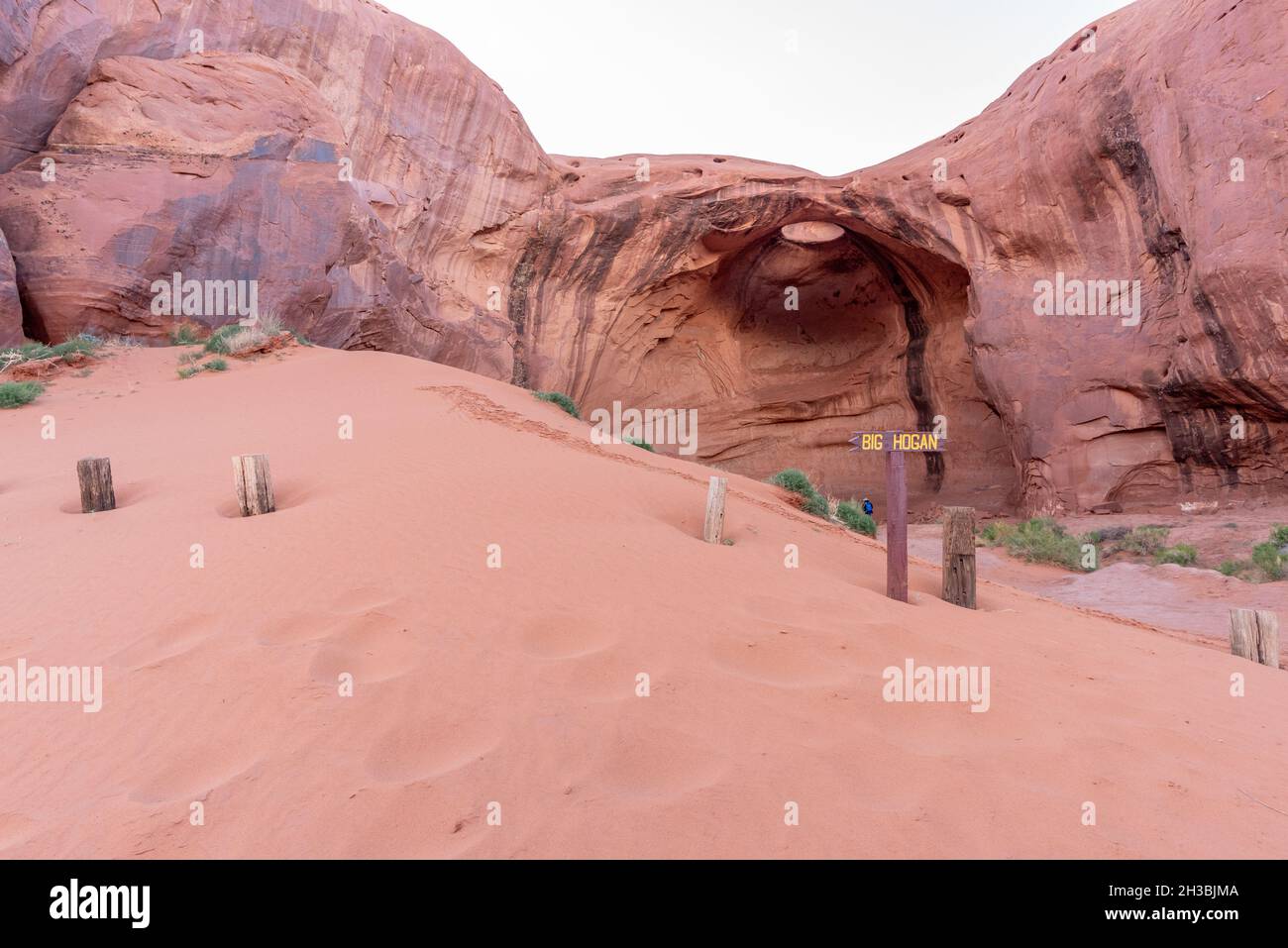 Native american hogan in monument hi-res stock photography and images ...