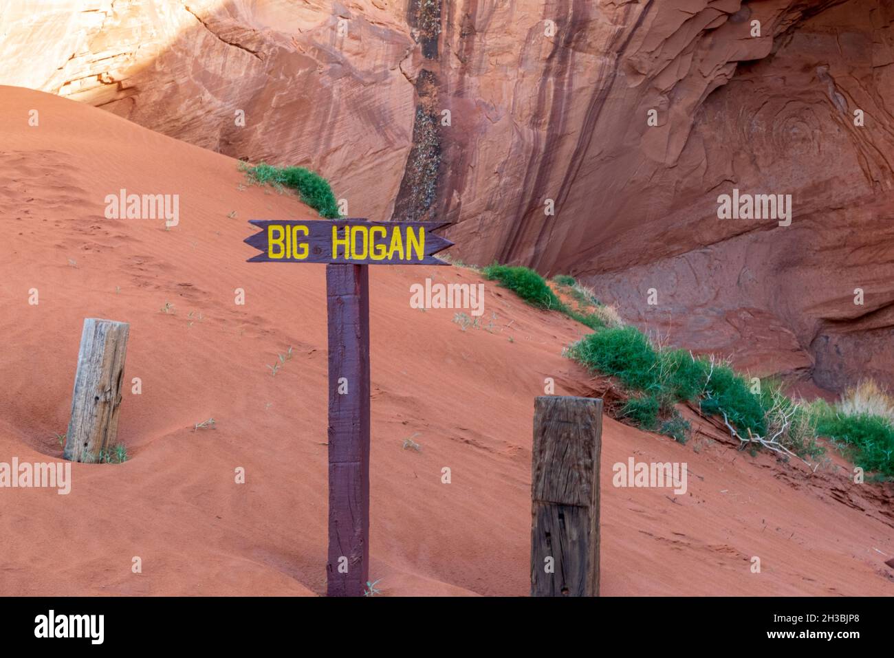 Native american hogan in monument hi-res stock photography and images ...