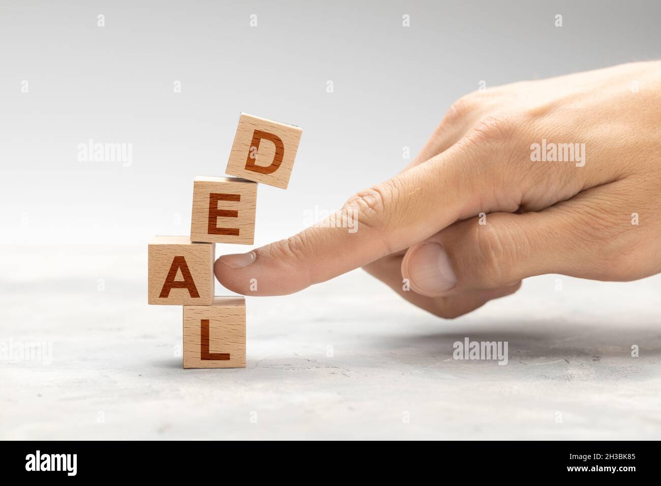 Contract failure hi-res stock photography and images - Alamy