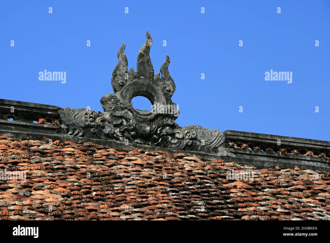 buddhist temple (le dai hanh) in ninh binh in vietnam Stock Photo - Alamy