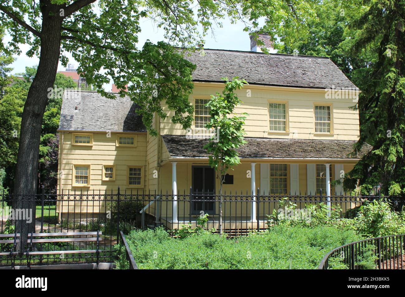 18th century homestead hi-res stock photography and images - Alamy