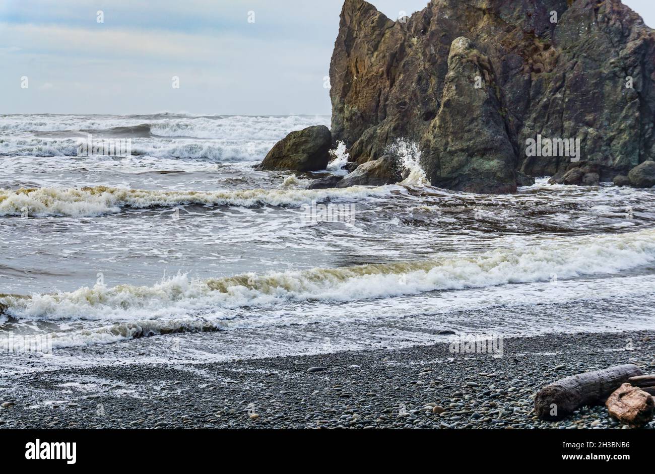 Rocks and waves at Ruby Beach in Washington State Stock Photo - Alamy