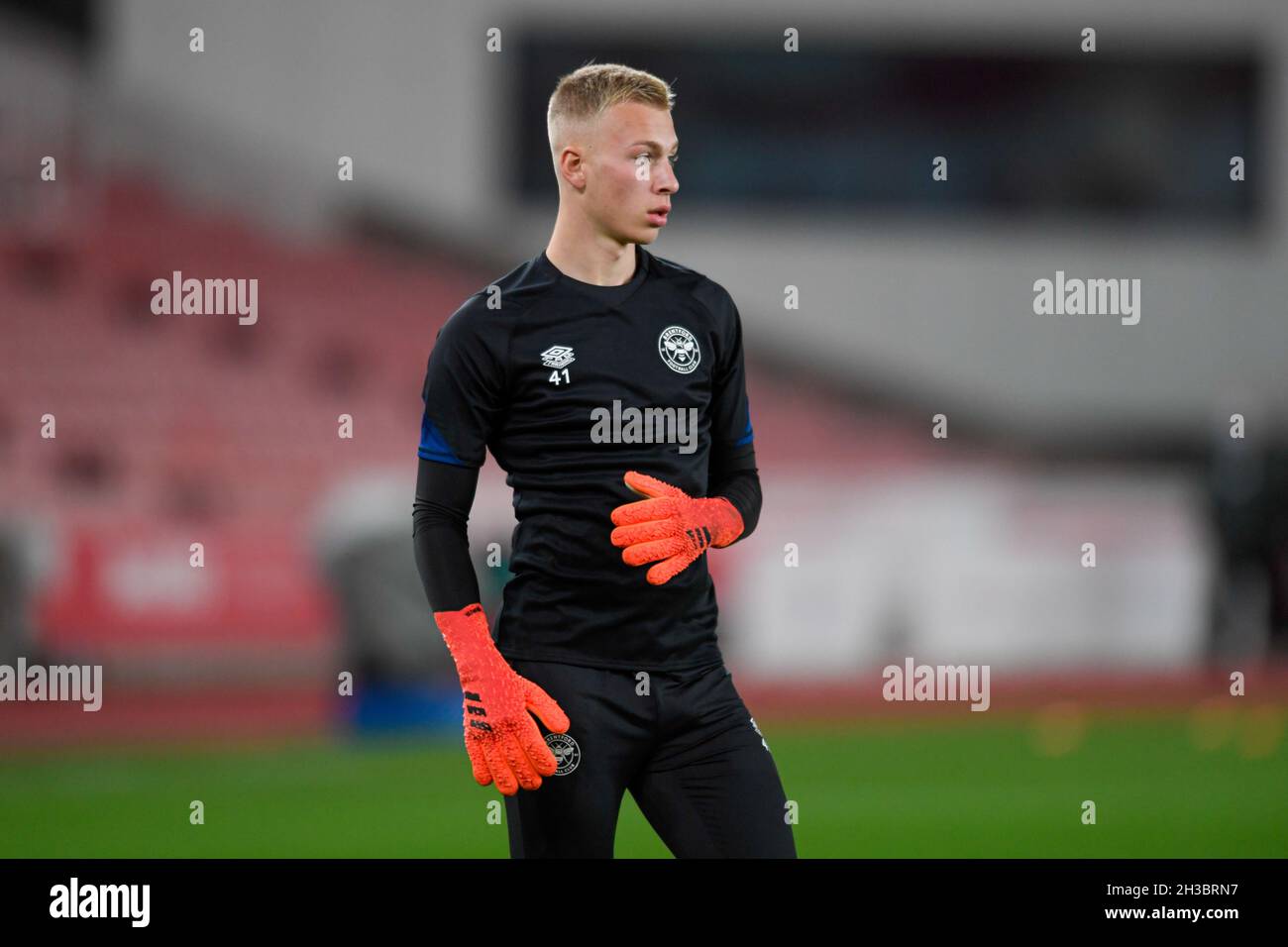 Simon cox brentford hi-res stock photography and images - Alamy