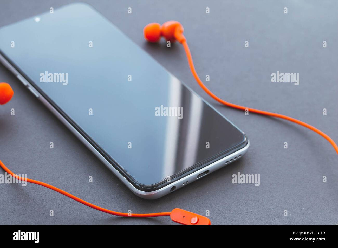 Listen screen hi-res stock photography and images - Alamy