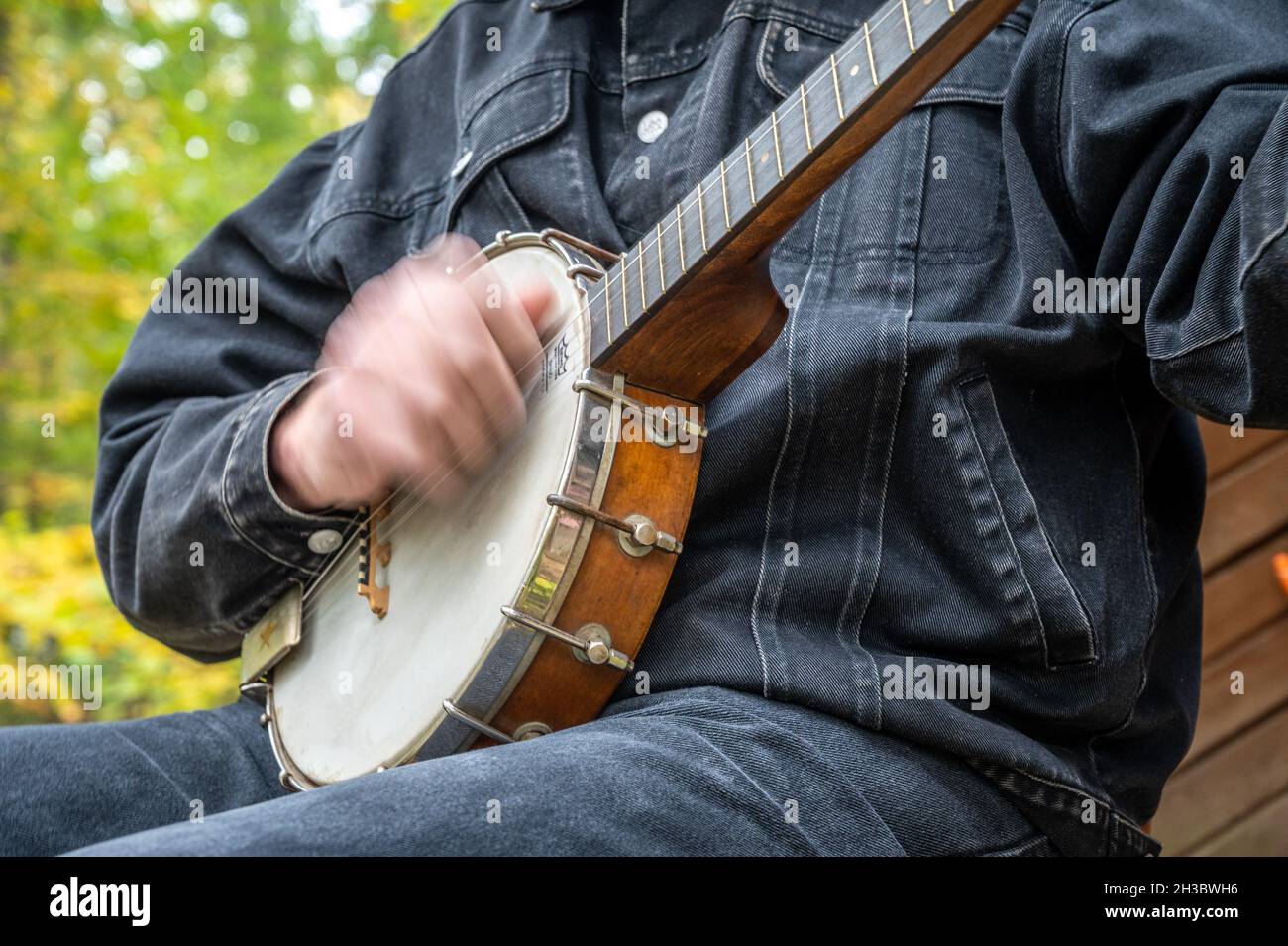 Man playing banjo hi-res stock photography and images - Alamy