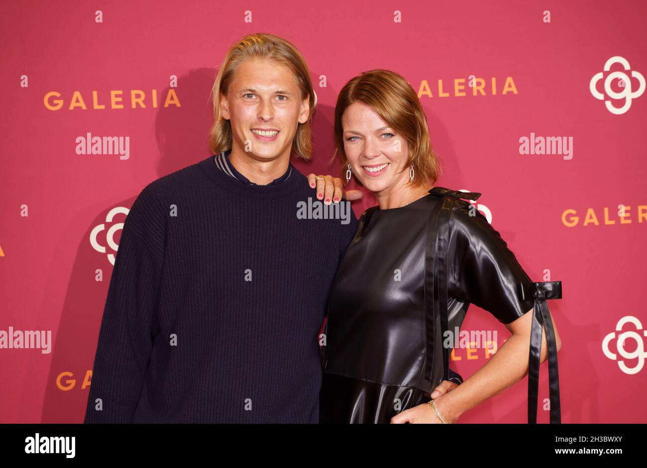 27 October 2021, Hessen, Frankfurt/Main: Actress Jessica Schwarz and ...
