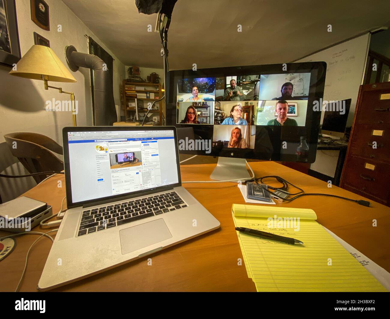 Zoom meeting hi-res stock photography and images - Alamy