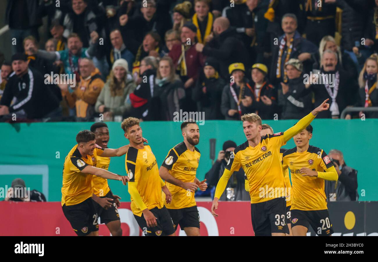 Dresden, Germany. 27th Oct, 2021. Football: DFB Cup, 2nd round, Dynamo ...