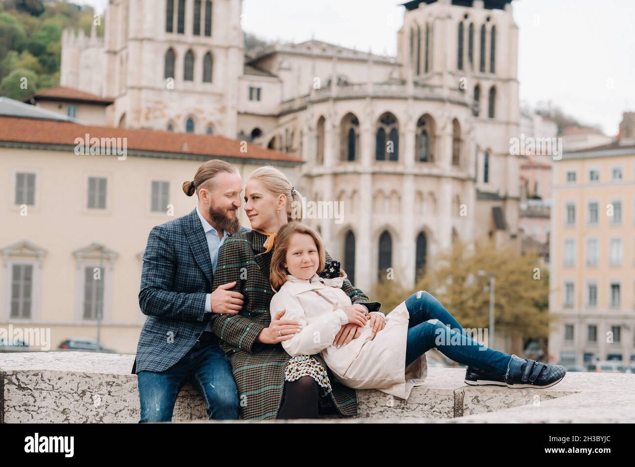 A beautiful family with strolls through the old city of Lyon in France ...