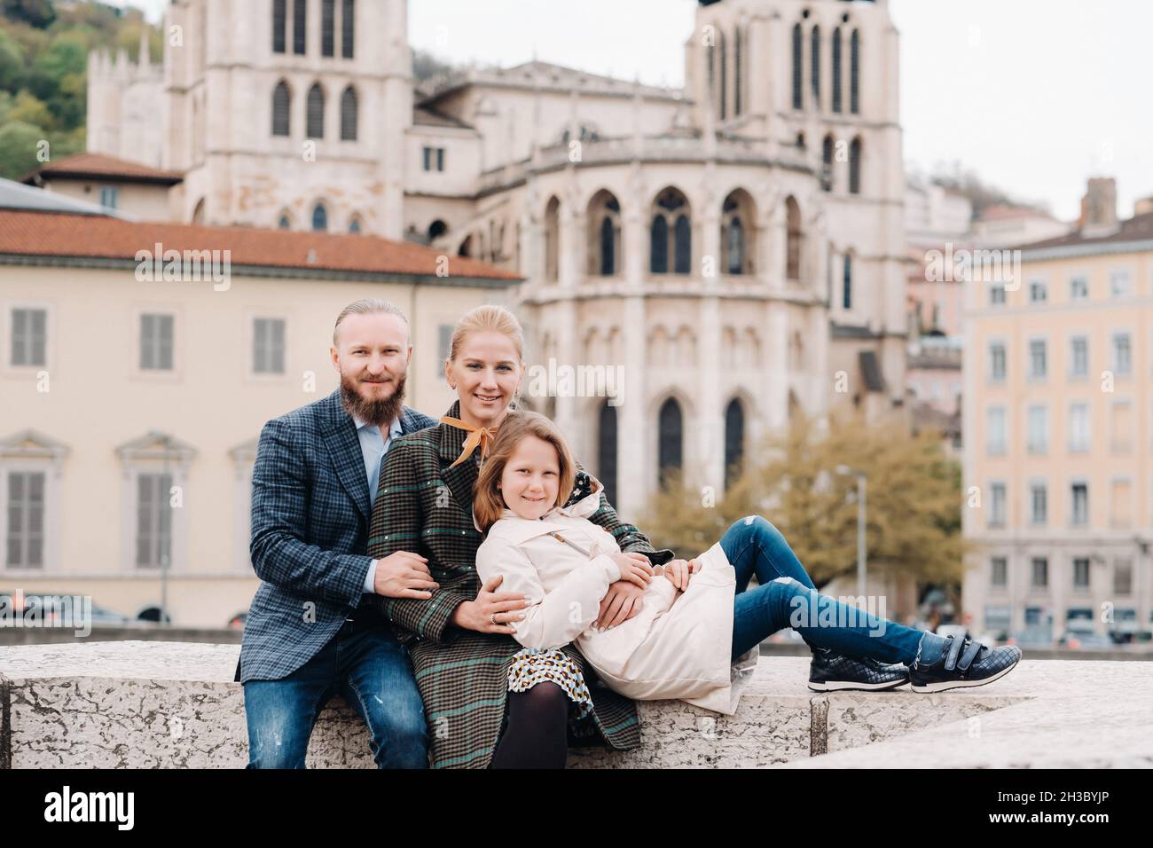 A beautiful family with strolls through the old city of Lyon in France ...