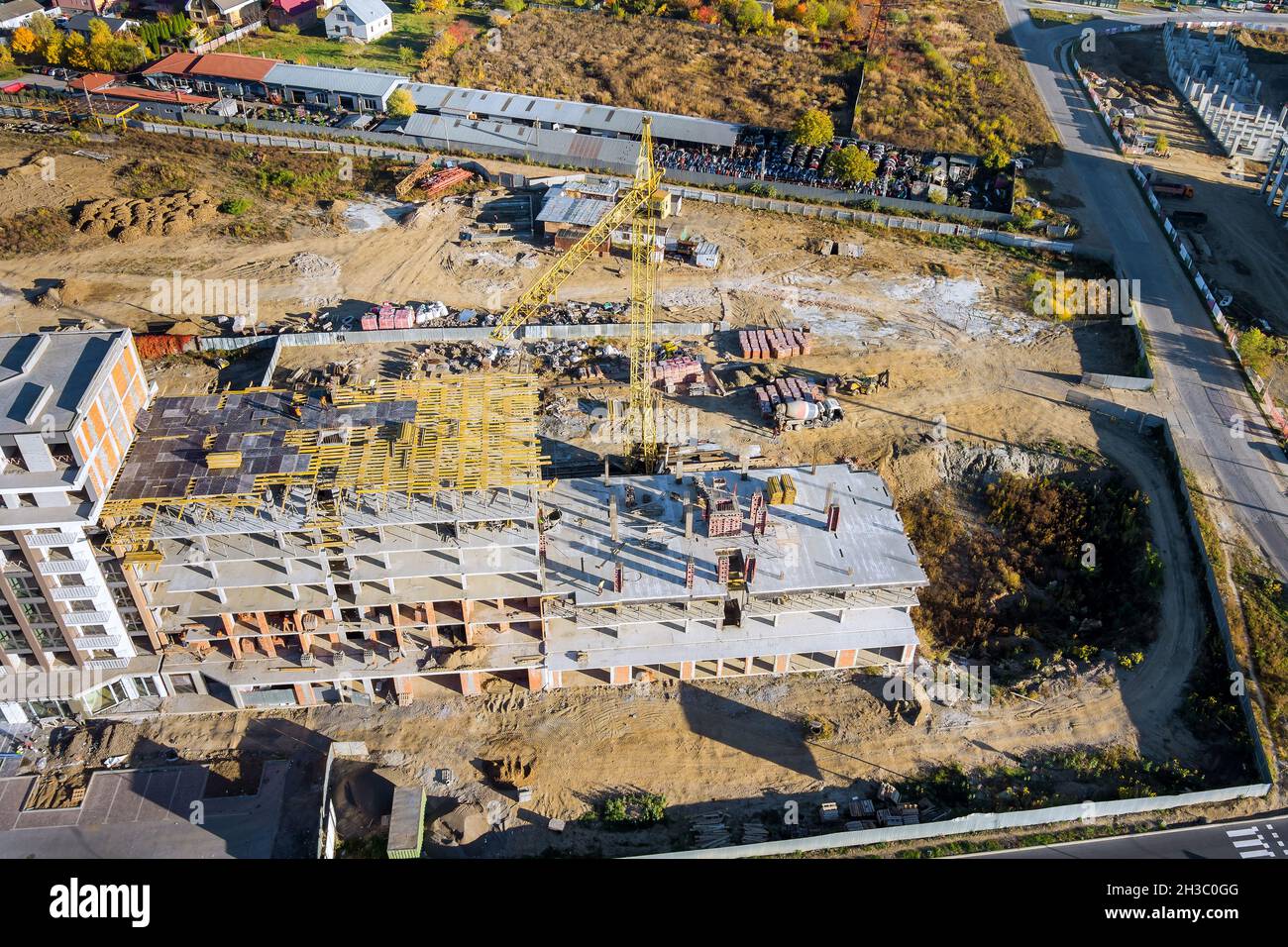 High rise building construction worker hi-res stock photography and ...
