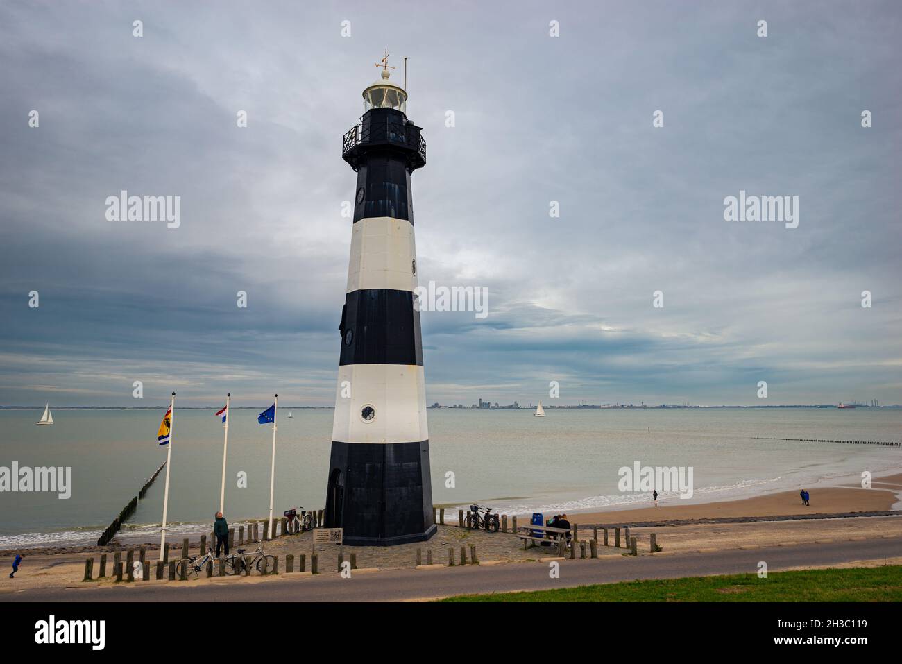 Lighthouse "Nieuwe Sluis" near the town of Breskens in Zeeland ...
