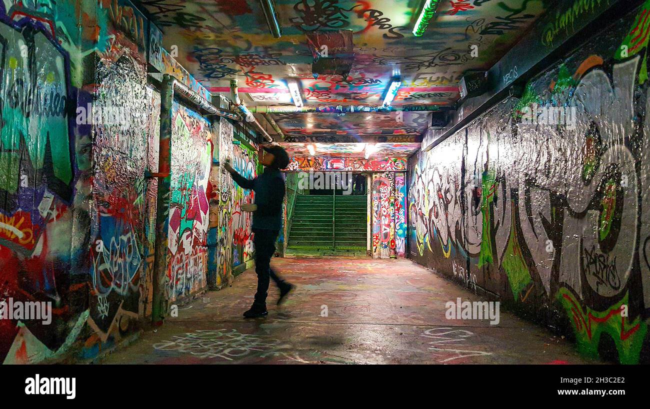 SYDNEY, AUSTRALIA - Sep 17, 2021: An Grafitti Artist Spraypainting Wall ...