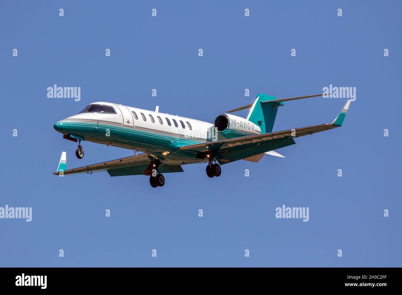 Learjet 45 operated by Ryanair (REG: M-ABGV) on short finals runway 31 ...