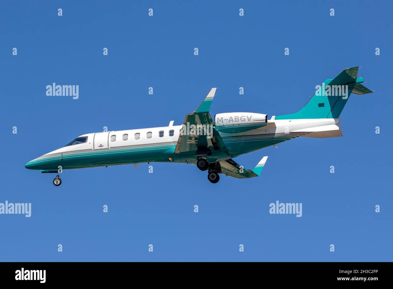 Learjet 45 operated by Ryanair (REG: M-ABGV) on short finals runway 31 ...