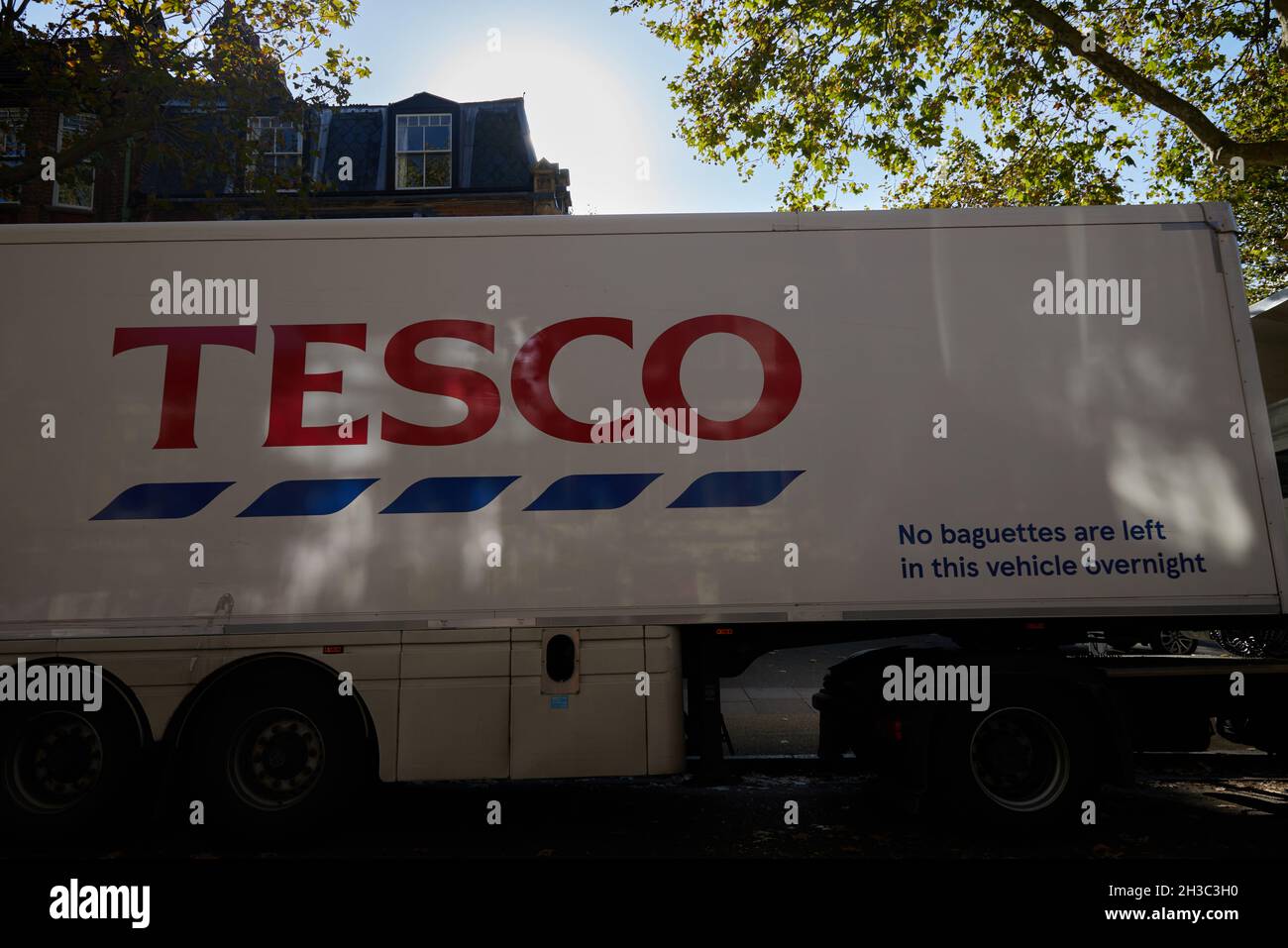 Tesco logo lorry hi-res stock photography and images - Alamy