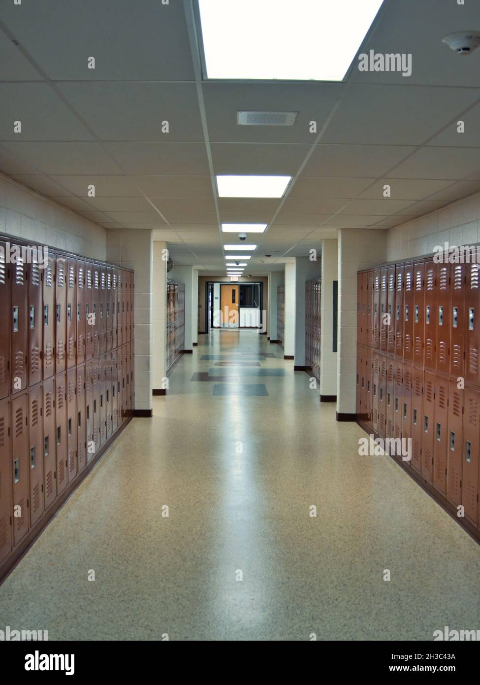 Middle school building america hi-res stock photography and images - Alamy