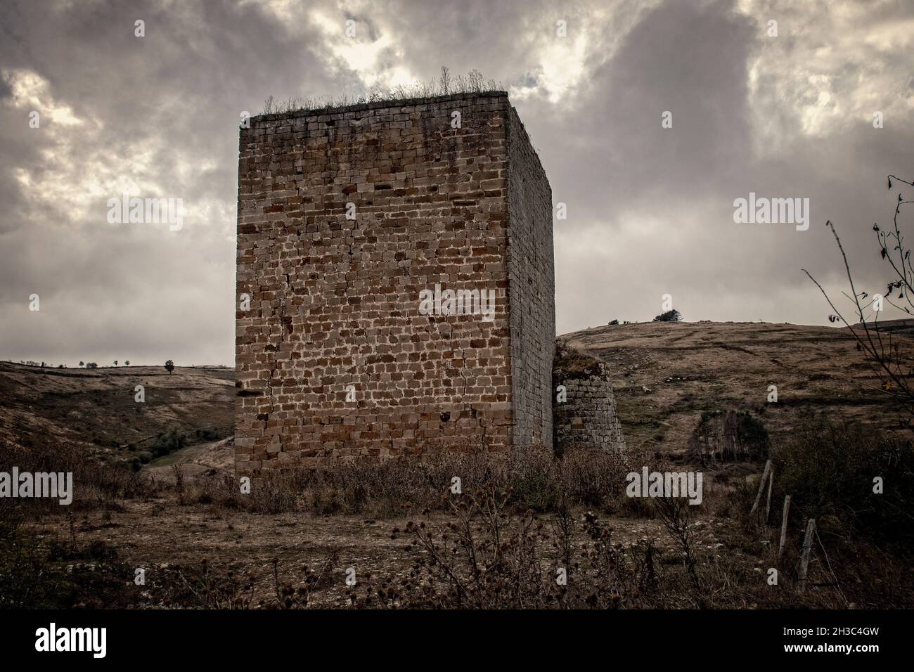 Medieval square tower of Ruero in Cantabria Stock Photo - Alamy
