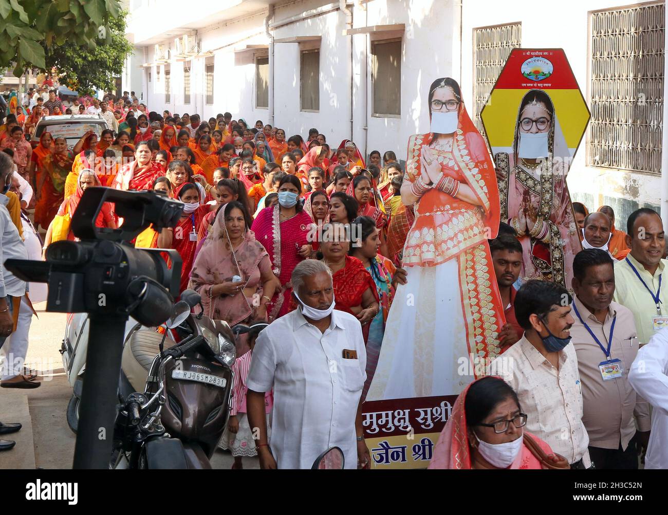 Jain mask hi-res stock photography and images - Alamy