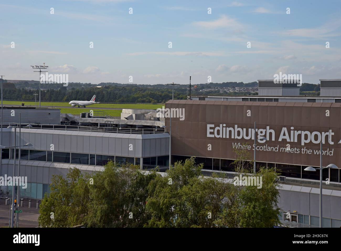 An Air France aircraft preparing to take off from Edinburgh airport ...