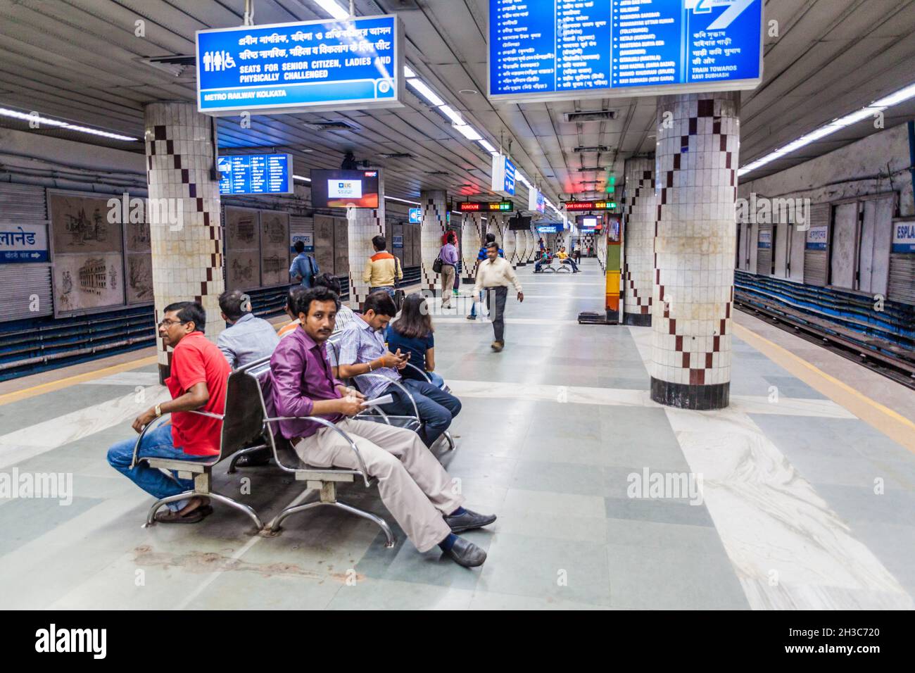 Metro railway station of kolkata hi-res stock photography and images ...